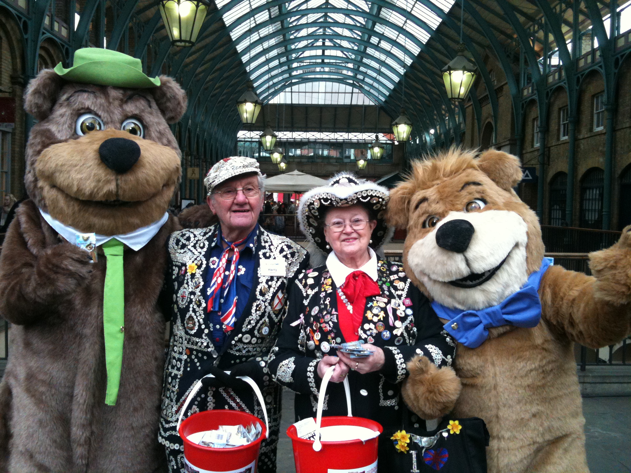 YOGI AND BOOBOO MEET THE KING AND GUEEN | Incredible Management